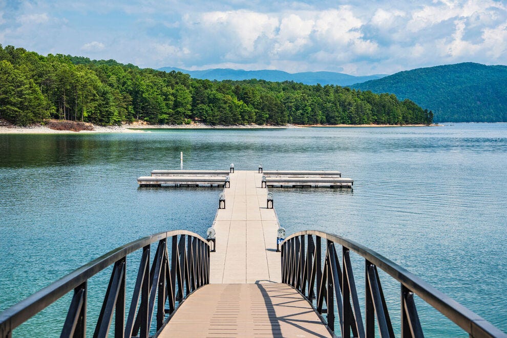 Make a splash at the 10 best lakes for swimming in the US