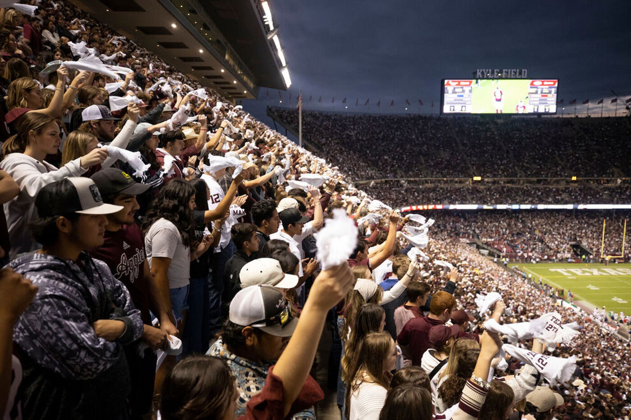 10 best colleges in the US for die-hard sports fans