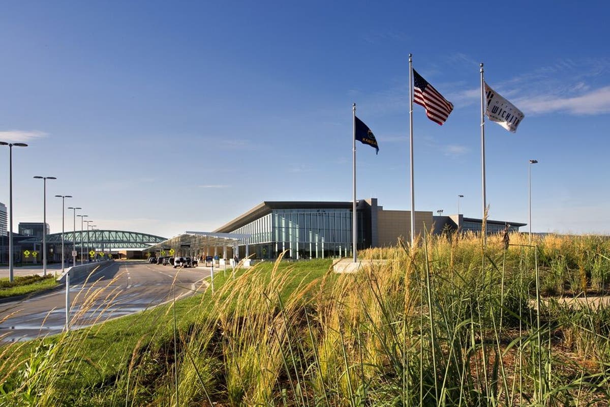 10 best small airports in the US offer big travel benefits