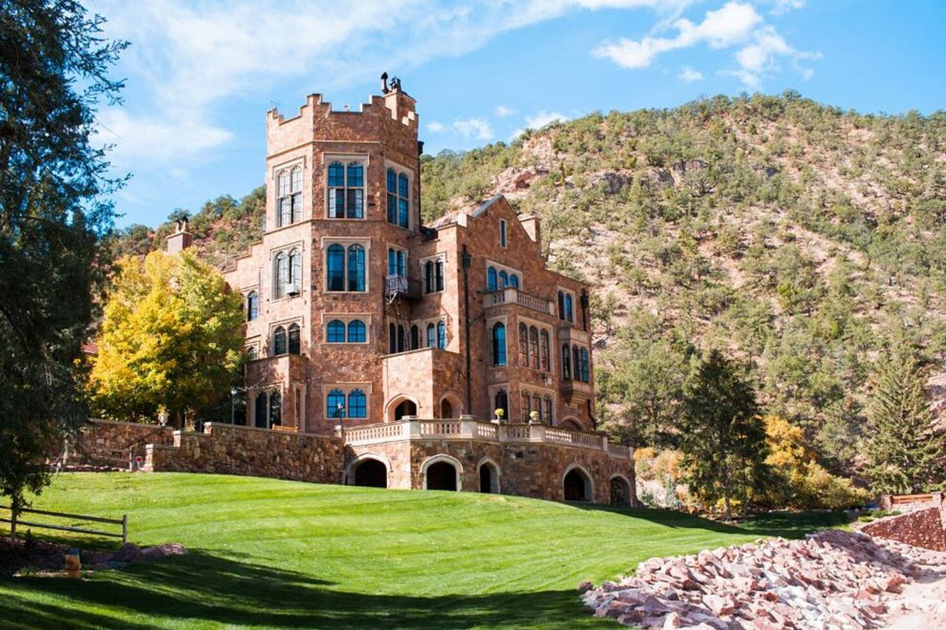 Live like royalty at these 5 amazing castle hotels in the US