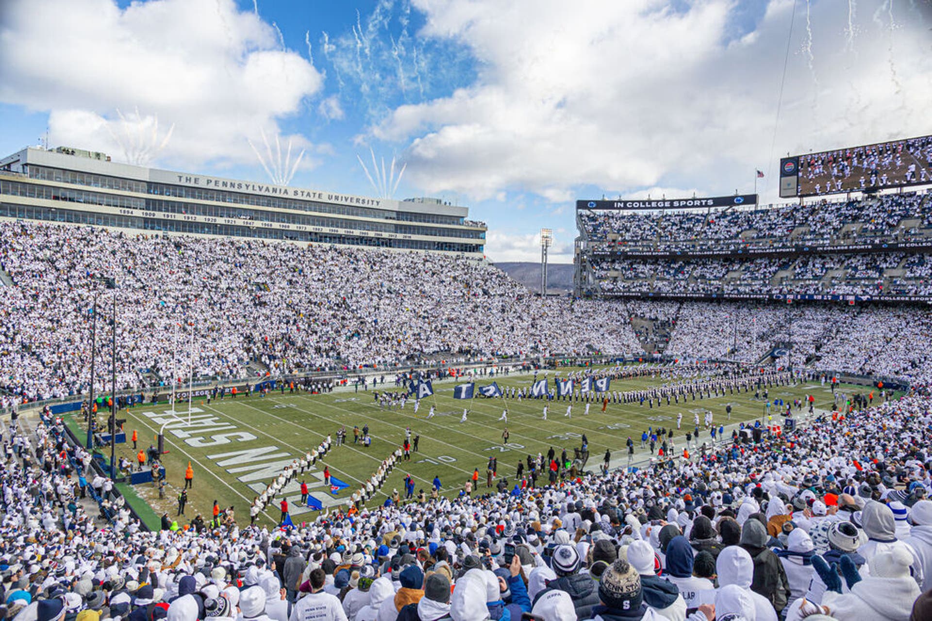 10 best colleges in the US for die-hard sports fans