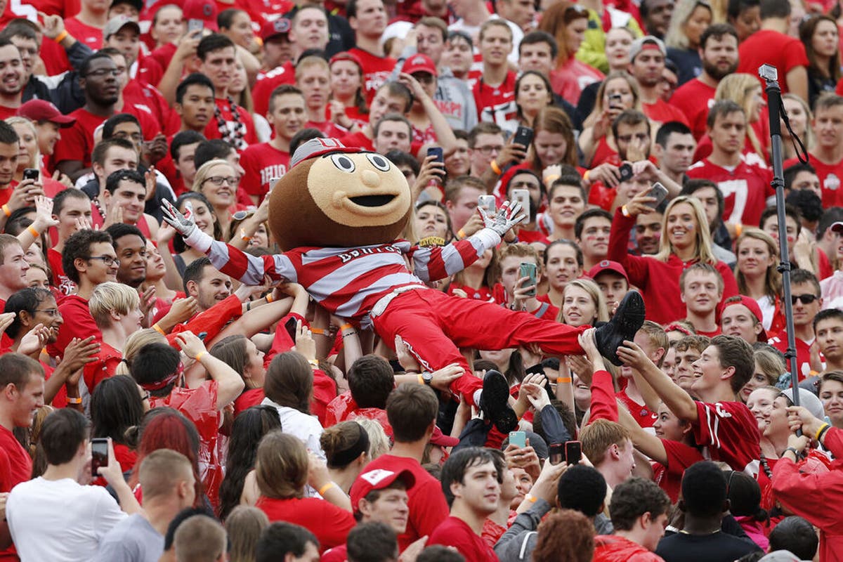 10 best colleges in the US for die-hard sports fans