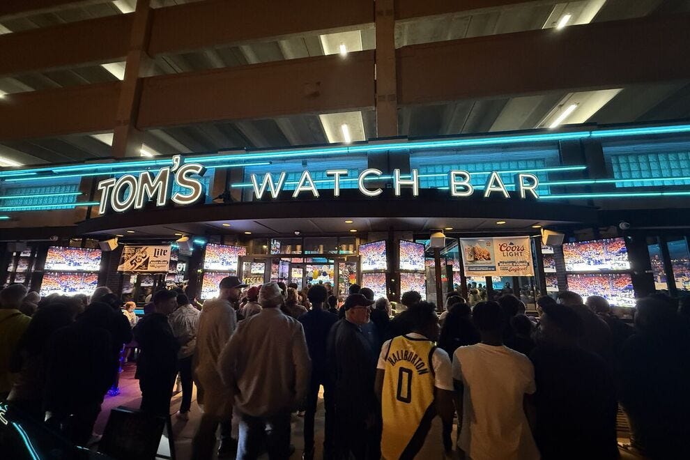 Tom's Watch Bar