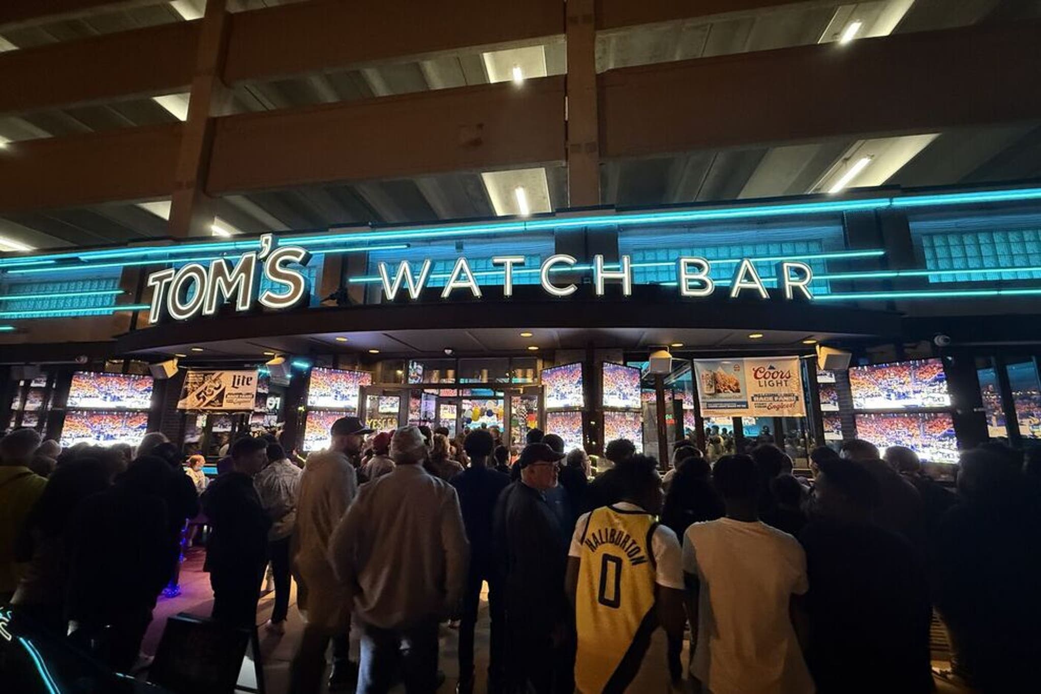 Tom's Watch Bar