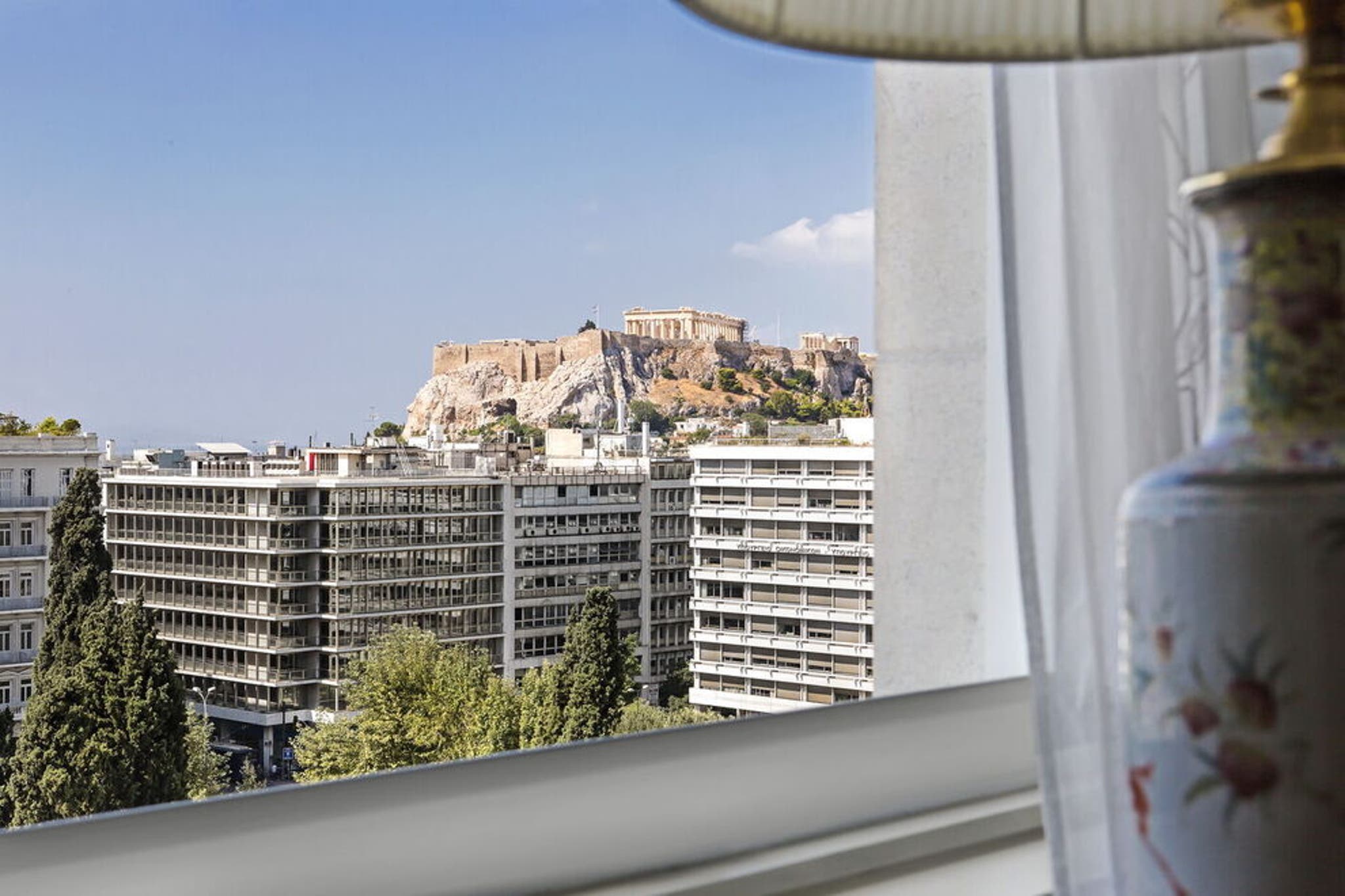 13 hotels that oversee iconic landmarks