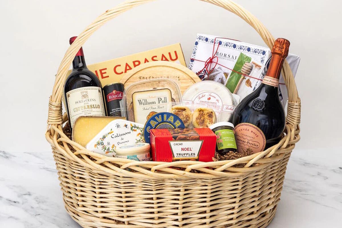 15 holiday gift baskets that make gifting easy (and impressive)