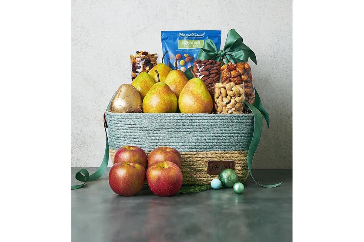 15 holiday gift baskets that make gifting easy (and impressive)