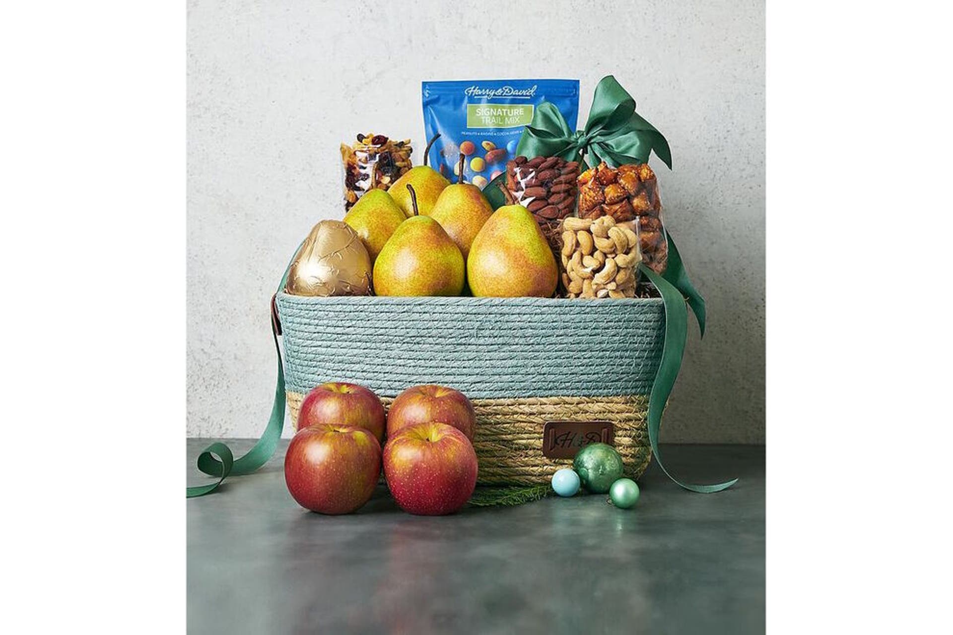15 holiday gift baskets that make gifting easy (and impressive)