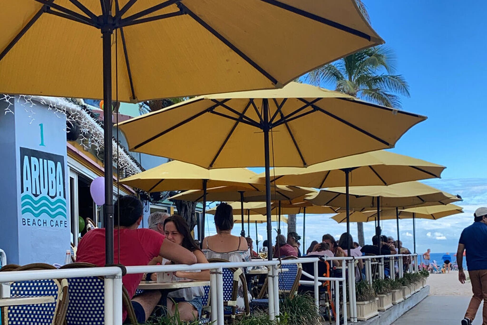 10 best beach bars in the US for great drinks and gorgeous views