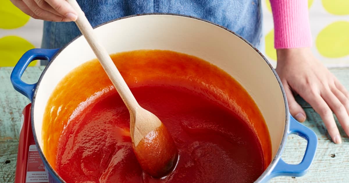 Why should you cook with a wooden spoon? Here are 10 good reasons